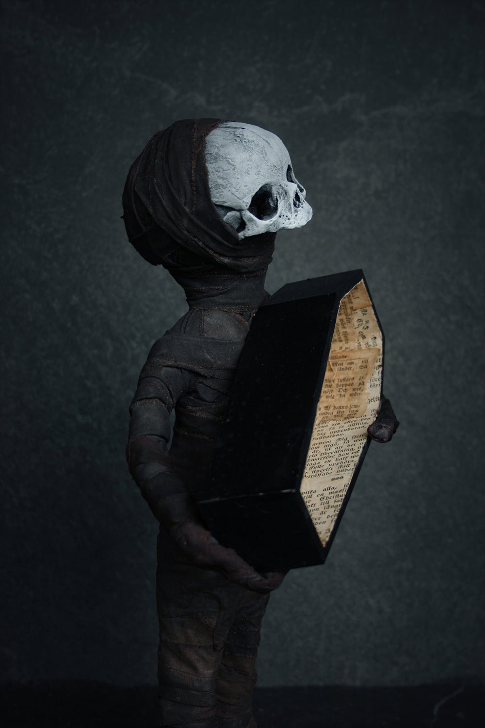 Sculpture "Dadi" the coffin carrier - mixed media sculpture – TORVENIUS
