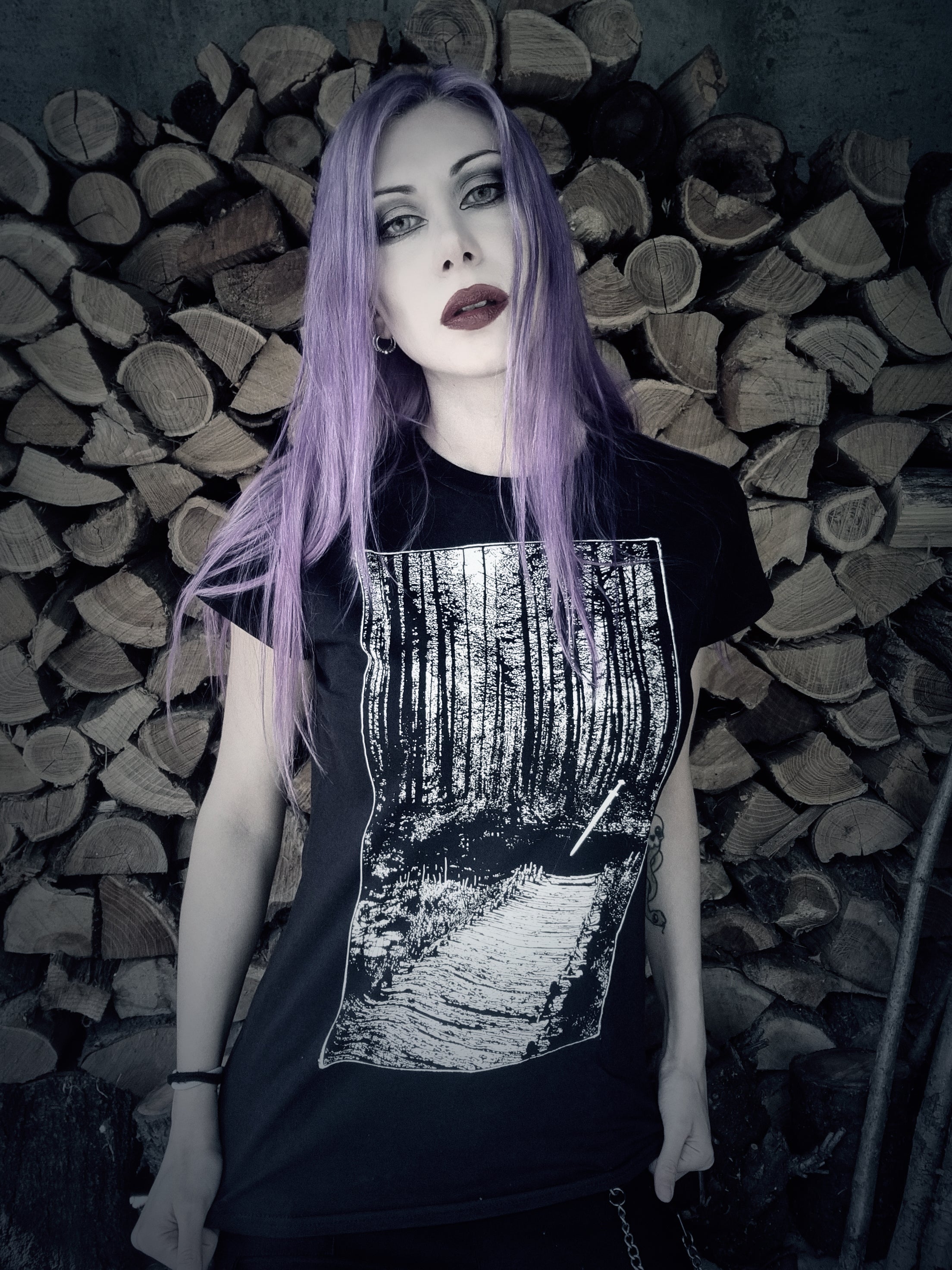 Asatru offerings rune tshirt - T-shirt female fitted – TORVENIUS