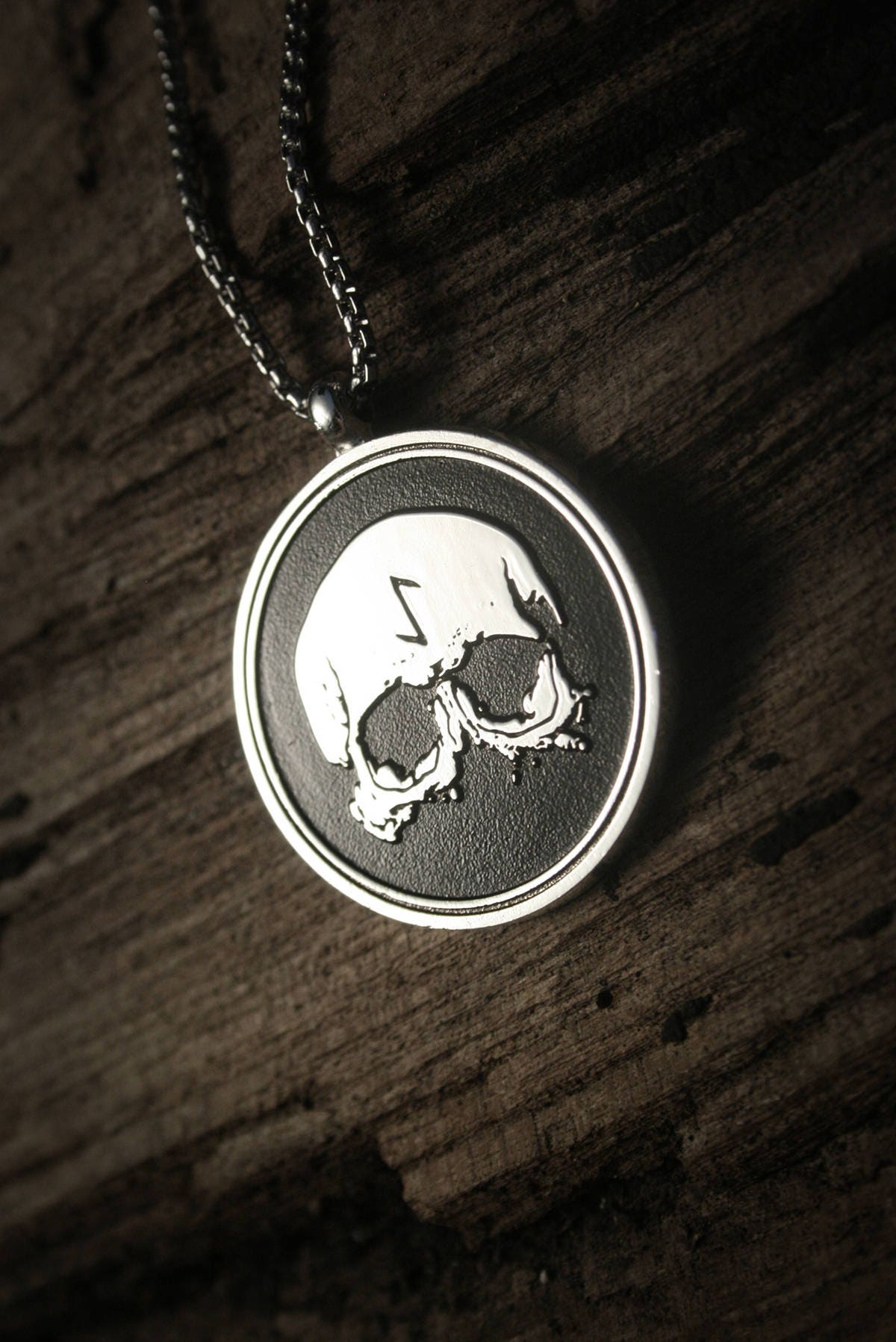 Skull rune pendant - NECKLACE – TORVENIUS